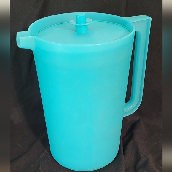 Tupperware | Dining | Tupperware 2 Quart Pitcher In Sheer Blue Classic ...